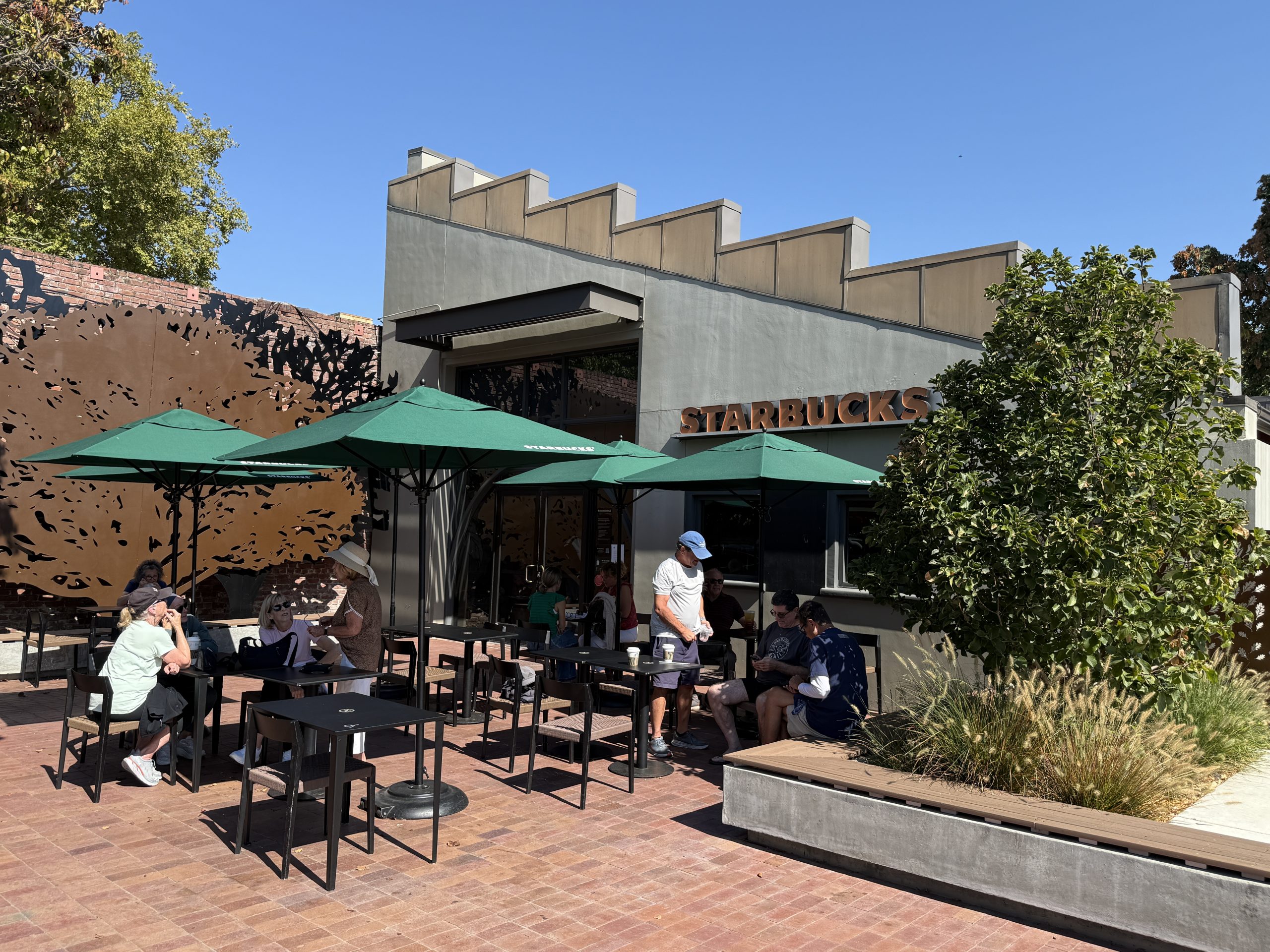 Multiple marquee Starbucks stores among six set to shutter in Tri ...