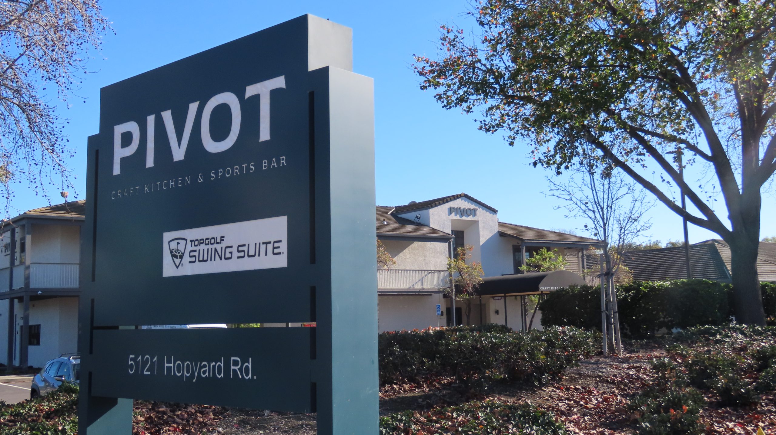 New sports bar and restaurant in Pleasanton aims to bring stadium ...